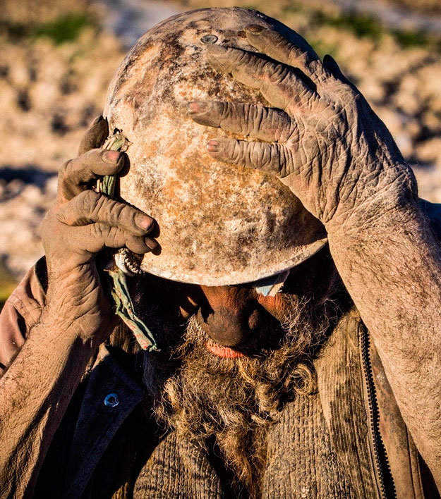 Hadji Amoo, um iraniano de 80 anos que diz não tomar banho há 60 anos ...